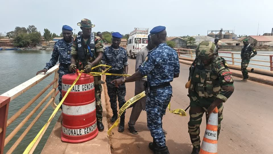 Ziguinchor : un minibus chute du pont Pont Émile Badiane, un mort et un ...